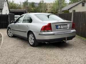 Volvo S60 2001 in Jelgava, with an engine capacity of 2.40 L and mileage of 330 thousand km for 1850 €, photo 9 on AUTOMOTO.COM.LV