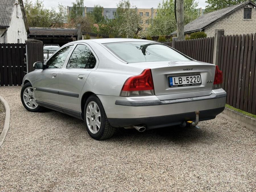 Volvo S60 2001 in Jelgava, with an engine capacity of 2.40 L and mileage of 330 thousand km for 1850 €, photo 9 on AUTOMOTO.COM.LV