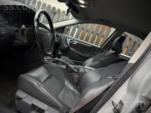 Volvo S60 2001 in Jelgava, with an engine capacity of 2.40 L and mileage of 330 thousand km for 1850 €, photo 10 on AUTOMOTO.COM.LV