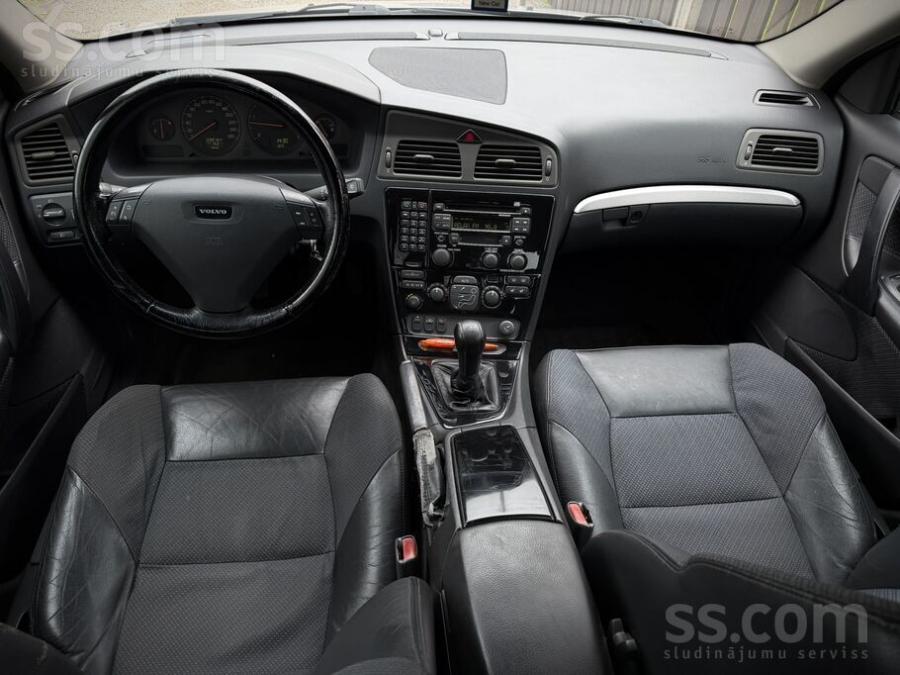 Volvo S60 2001 in Jelgava, with an engine capacity of 2.40 L and mileage of 330 thousand km for 1850 €, photo 12 on AUTOMOTO.COM.LV