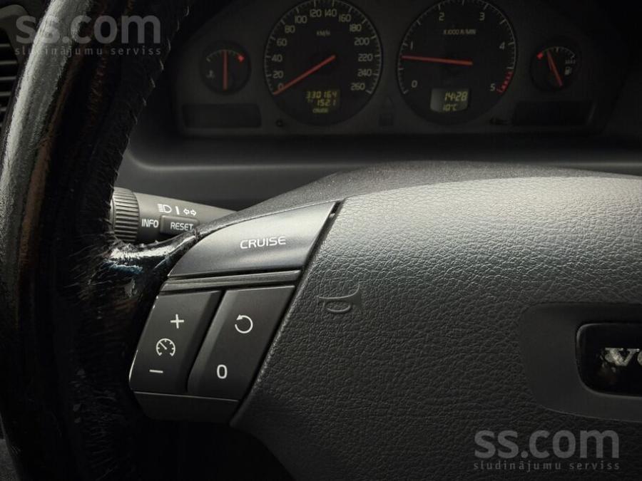 Volvo S60 2001 in Jelgava, with an engine capacity of 2.40 L and mileage of 330 thousand km for 1850 €, photo 15 on AUTOMOTO.COM.LV