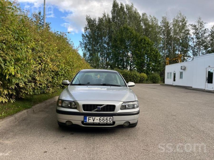 Вольво С60 2001 в Рига, объемом двигателя 2.40 л и пробегом 308 тыс. км за 1600 €, фото 4 на AUTOMOTO.COM.LV