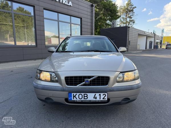 Volvo S60 2001 Utena, ar dzinēja tilpumu 2.40 L un nobraukumu 208 tūkst. km par 1350 €, foto 2 vietnē AUTOMOTO.COM.LV