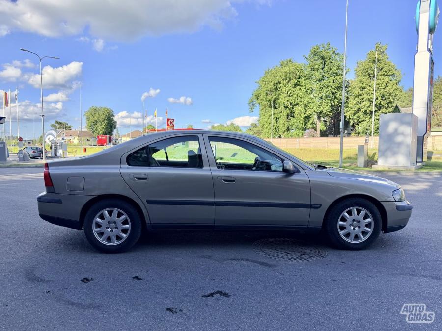 Volvo S60 2001 Utena, ar dzinēja tilpumu 2.40 L un nobraukumu 208 tūkst. km par 1350 €, foto 5 vietnē AUTOMOTO.COM.LV