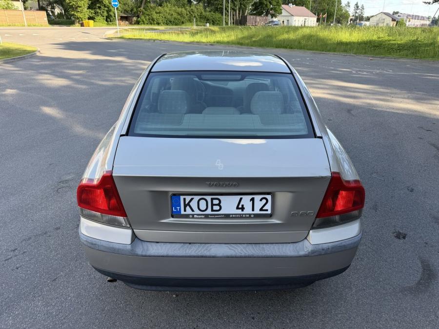 Volvo S60 2001 Utena, ar dzinēja tilpumu 2.40 L un nobraukumu 208 tūkst. km par 1350 €, foto 7 vietnē AUTOMOTO.COM.LV