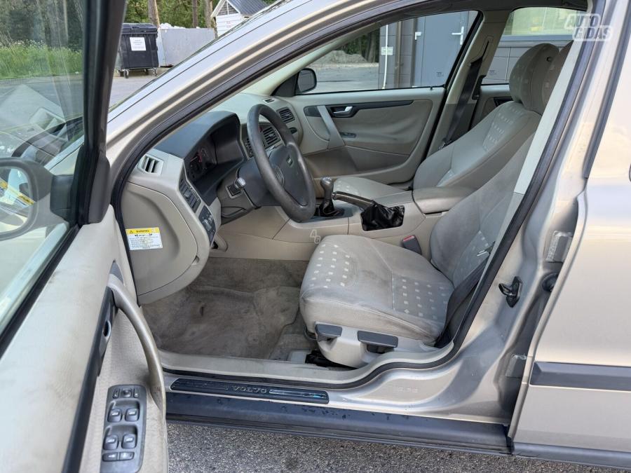 Volvo S60 2001 Utena, ar dzinēja tilpumu 2.40 L un nobraukumu 208 tūkst. km par 1350 €, foto 11 vietnē AUTOMOTO.COM.LV