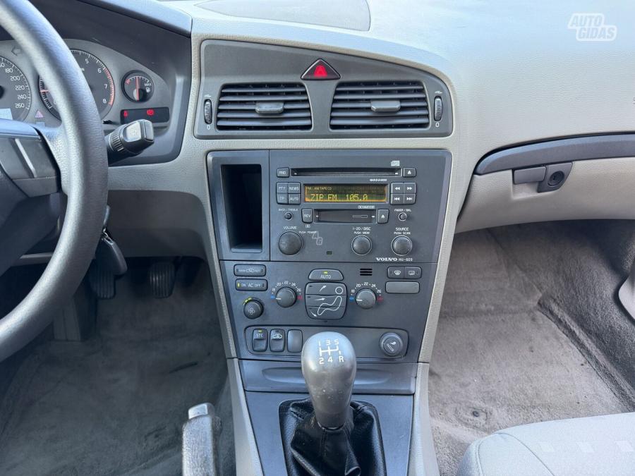 Volvo S60 2001 Utena, ar dzinēja tilpumu 2.40 L un nobraukumu 208 tūkst. km par 1350 €, foto 14 vietnē AUTOMOTO.COM.LV