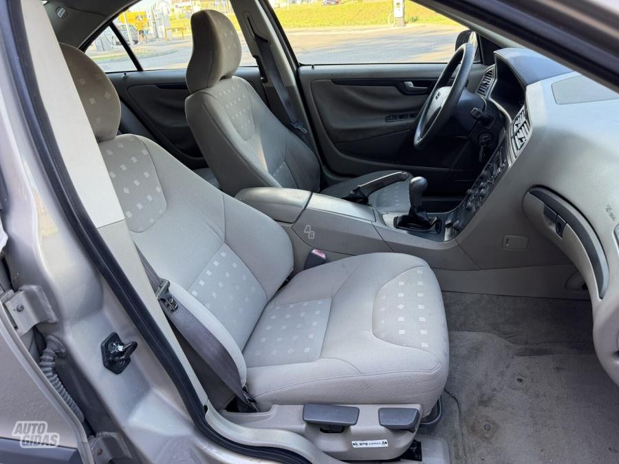 Volvo S60 2001 Utena, ar dzinēja tilpumu 2.40 L un nobraukumu 208 tūkst. km par 1350 €, foto 15 vietnē AUTOMOTO.COM.LV