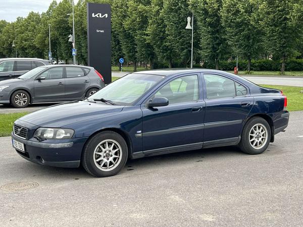 Volvo S60 2001 in Narva, with an engine capacity of 2.40 L and mileage of 301 thousand km for 799 €, photo 1 on AUTOMOTO.COM.LV