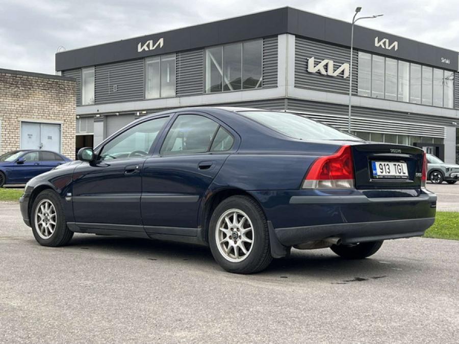 Volvo S60 2001 in Narva, with an engine capacity of 2.40 L and mileage of 301 thousand km for 799 €, photo 7 on AUTOMOTO.COM.LV