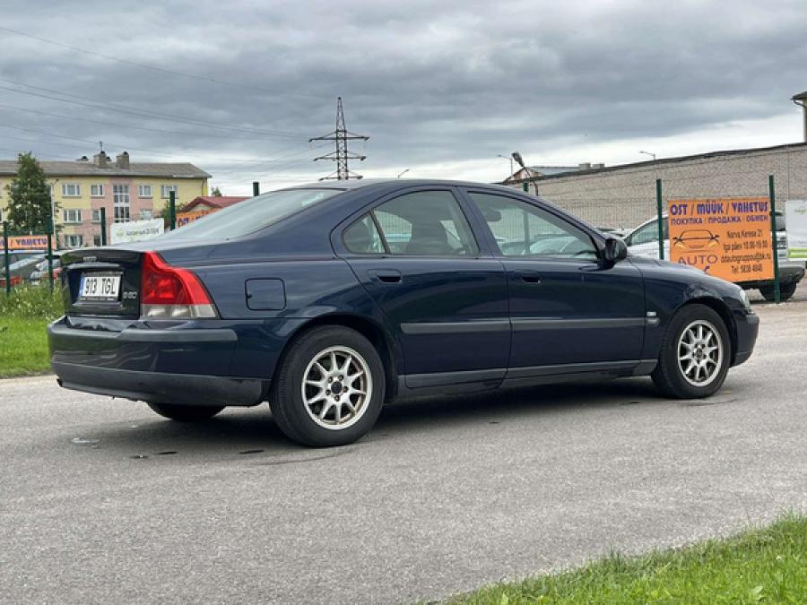 Volvo S60 2001 in Narva, with an engine capacity of 2.40 L and mileage of 301 thousand km for 799 €, photo 8 on AUTOMOTO.COM.LV