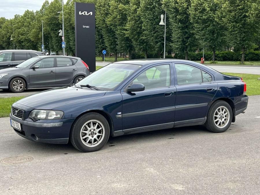 Volvo S60 2001 in Narva, with an engine capacity of 2.40 L and mileage of 301 thousand km for 799 €, photo 12 on AUTOMOTO.COM.LV