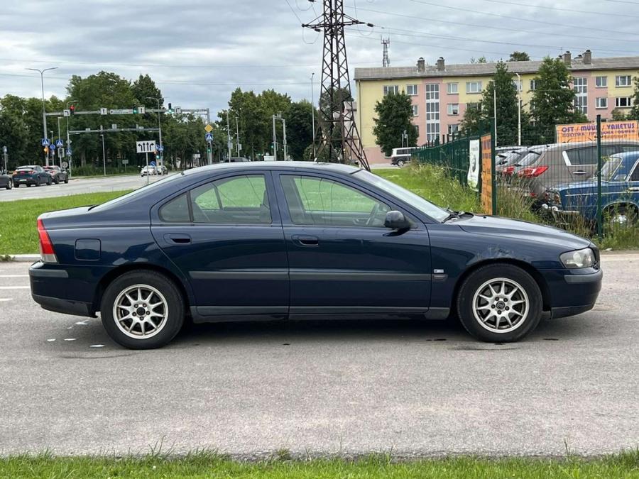Volvo S60 2001 in Narva, with an engine capacity of 2.40 L and mileage of 301 thousand km for 799 €, photo 16 on AUTOMOTO.COM.LV