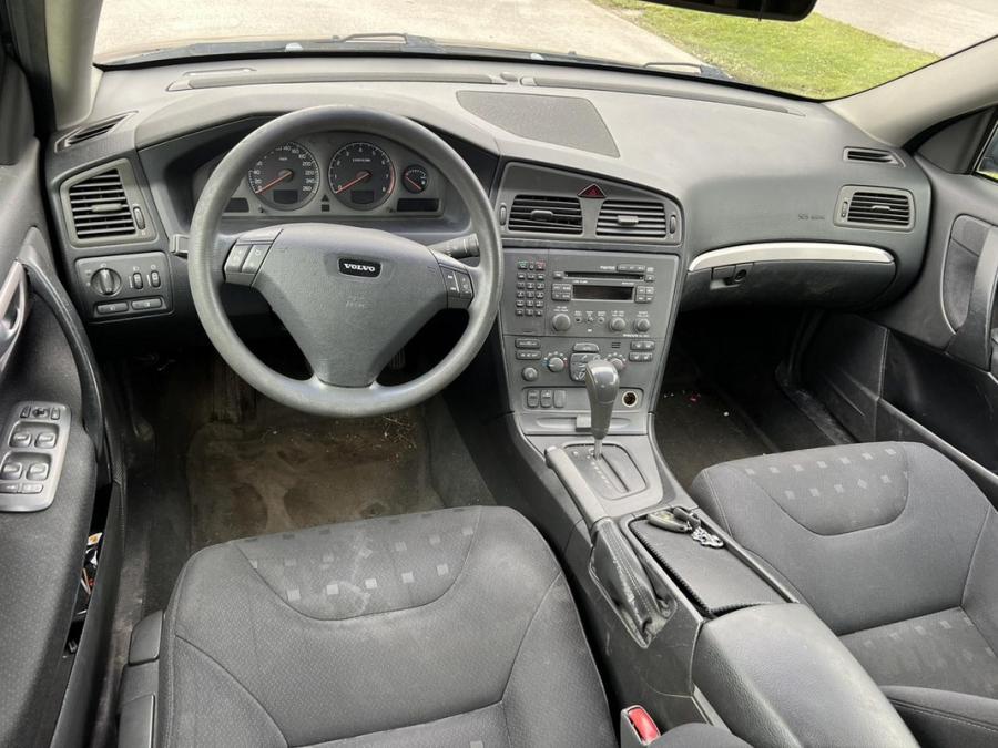 Volvo S60 2001 in Narva, with an engine capacity of 2.40 L and mileage of 301 thousand km for 799 €, photo 20 on AUTOMOTO.COM.LV