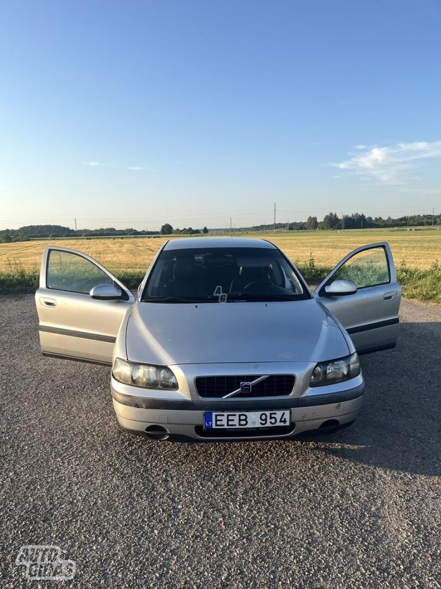 Volvo S60 2001 in Kretinga, with an engine capacity of 2.40 L and mileage of 373 thousand km for 1550 €, photo 1 on AUTOMOTO.COM.LV