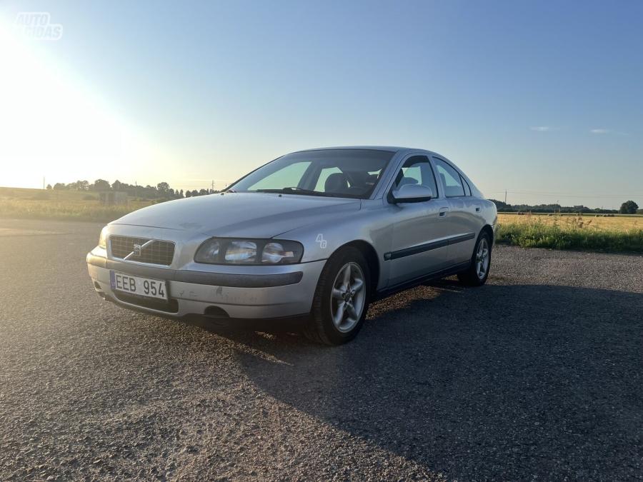 Volvo S60 2001 in Kretinga, with an engine capacity of 2.40 L and mileage of 373 thousand km for 1550 €, photo 3 on AUTOMOTO.COM.LV