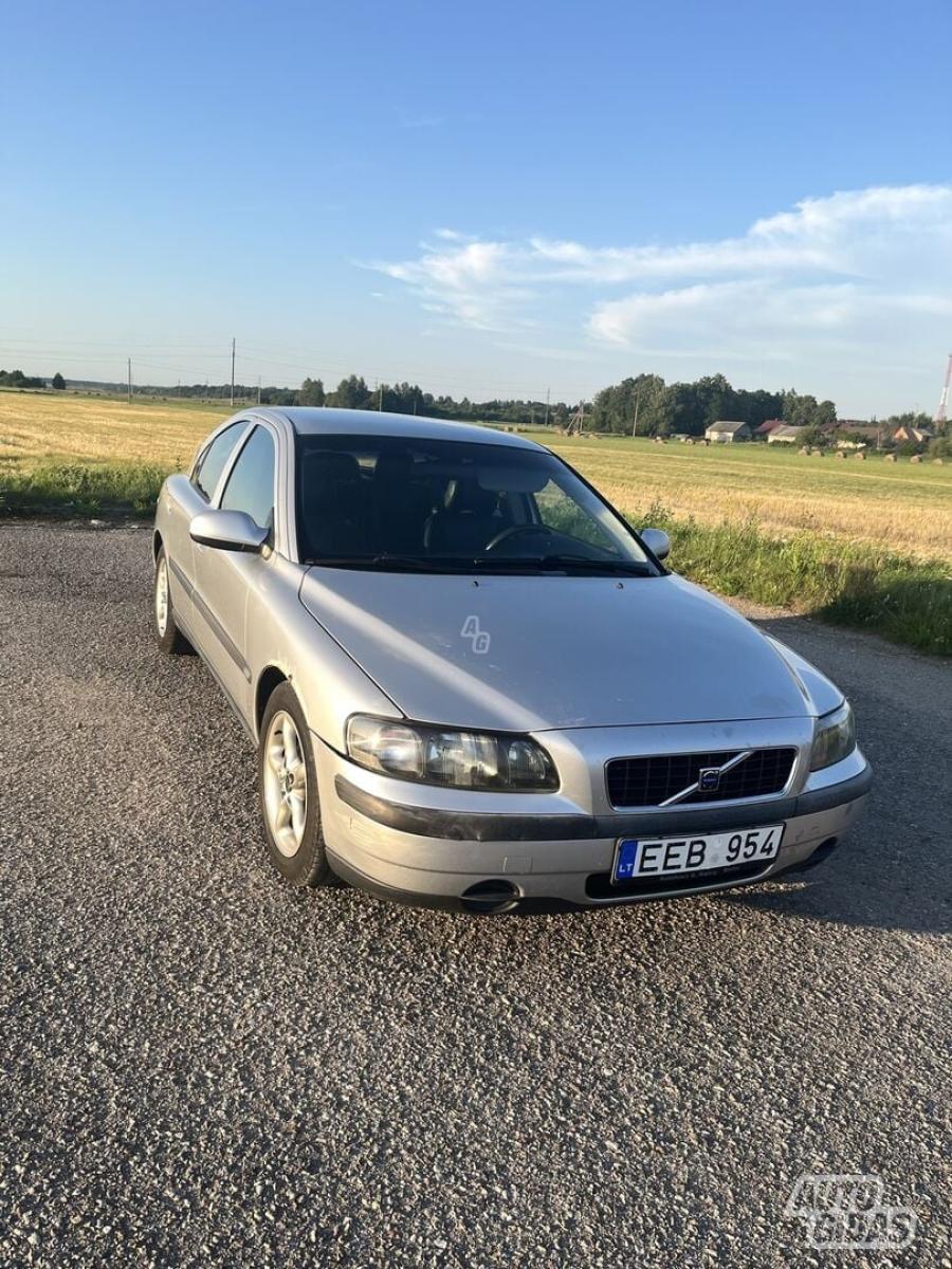 Volvo S60 2001 in Kretinga, with an engine capacity of 2.40 L and mileage of 373 thousand km for 1550 €, photo 4 on AUTOMOTO.COM.LV