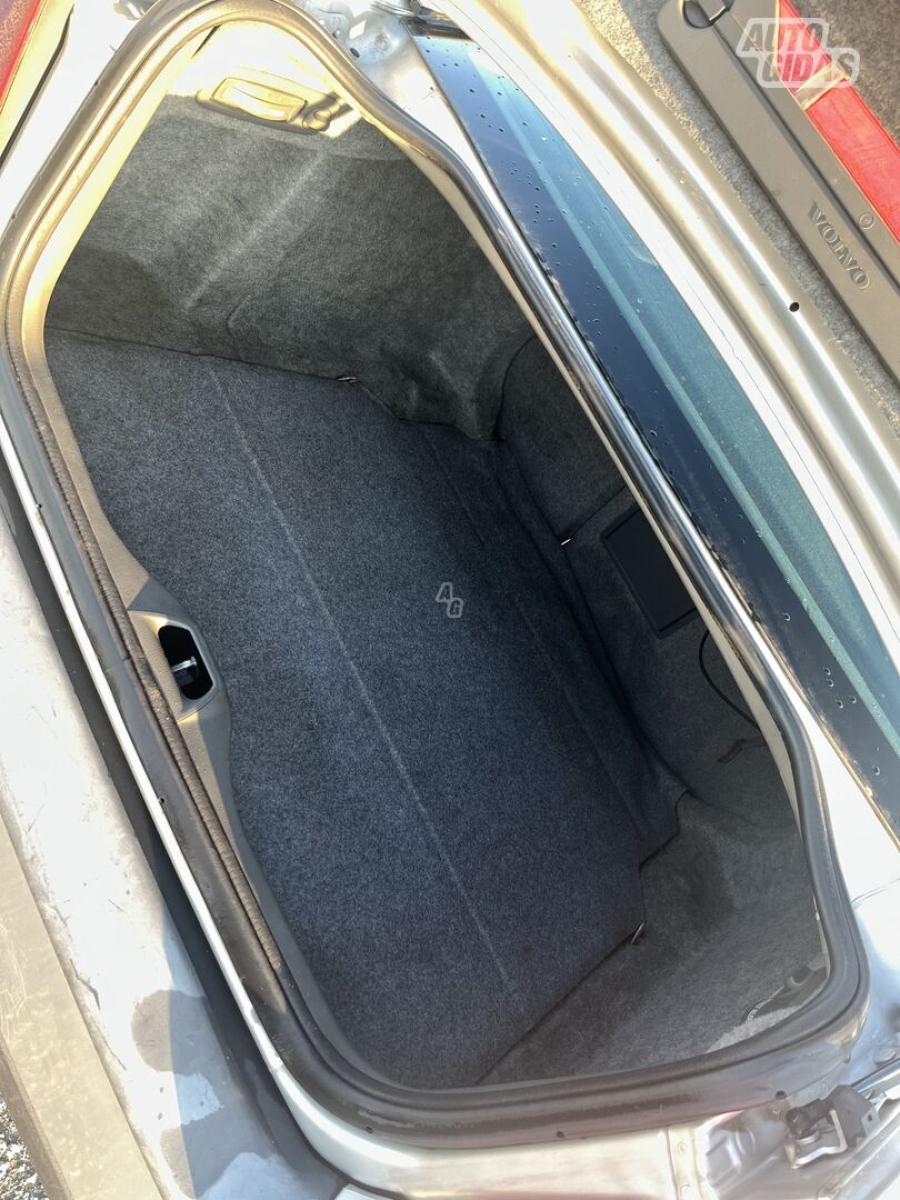 Volvo S60 2001 in Kretinga, with an engine capacity of 2.40 L and mileage of 373 thousand km for 1550 €, photo 7 on AUTOMOTO.COM.LV