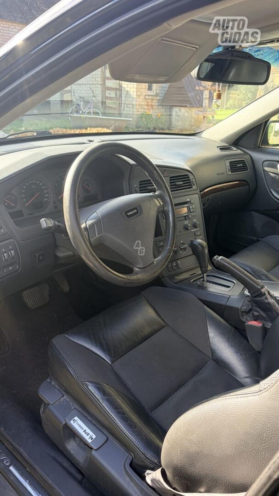 Volvo S60 2001 in Siauliai, with an engine capacity of 2.40 L and mileage of 256 thousand km for 1200 €, photo 6 on AUTOMOTO.COM.LV