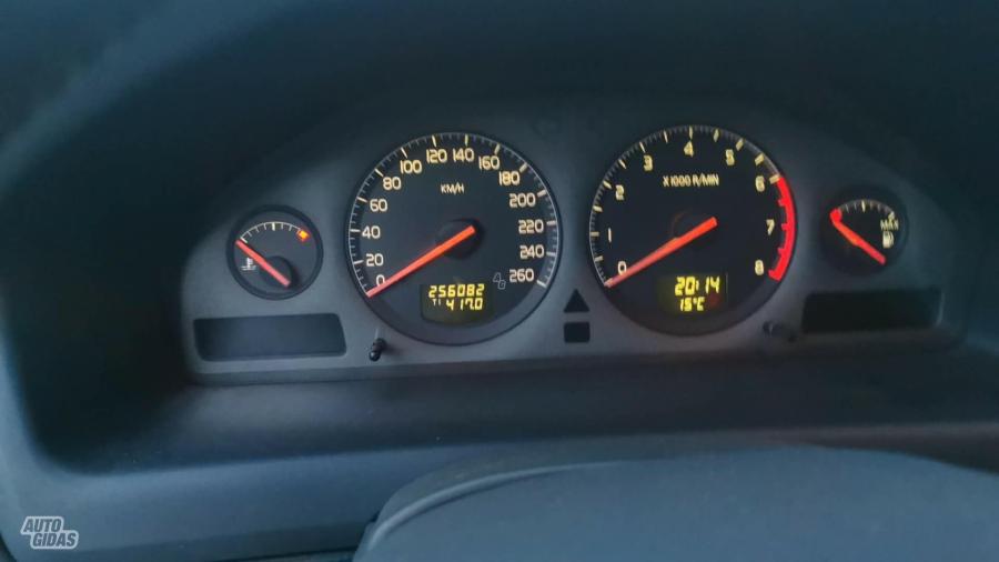 Volvo S60 2001 in Siauliai, with an engine capacity of 2.40 L and mileage of 256 thousand km for 1200 €, photo 8 on AUTOMOTO.COM.LV