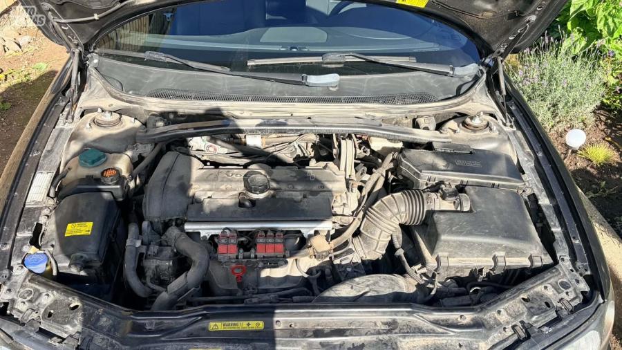 Volvo S60 2001 in Siauliai, with an engine capacity of 2.40 L and mileage of 256 thousand km for 1200 €, photo 14 on AUTOMOTO.COM.LV