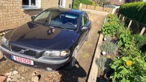 Volvo S60 2001 in Siauliai, with an engine capacity of 2.40 L and mileage of 256 thousand km for 1200 €, photo 17 on AUTOMOTO.COM.LV