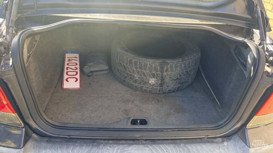Volvo S60 2001 in Siauliai, with an engine capacity of 2.40 L and mileage of 256 thousand km for 1200 €, photo 18 on AUTOMOTO.COM.LV