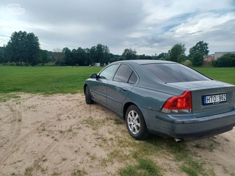 Volvo S60 2001 Viļņa, ar dzinēja tilpumu 2.40 L un nobraukumu 400 tūkst. km par 1100 €, foto 1 vietnē AUTOMOTO.COM.LV
