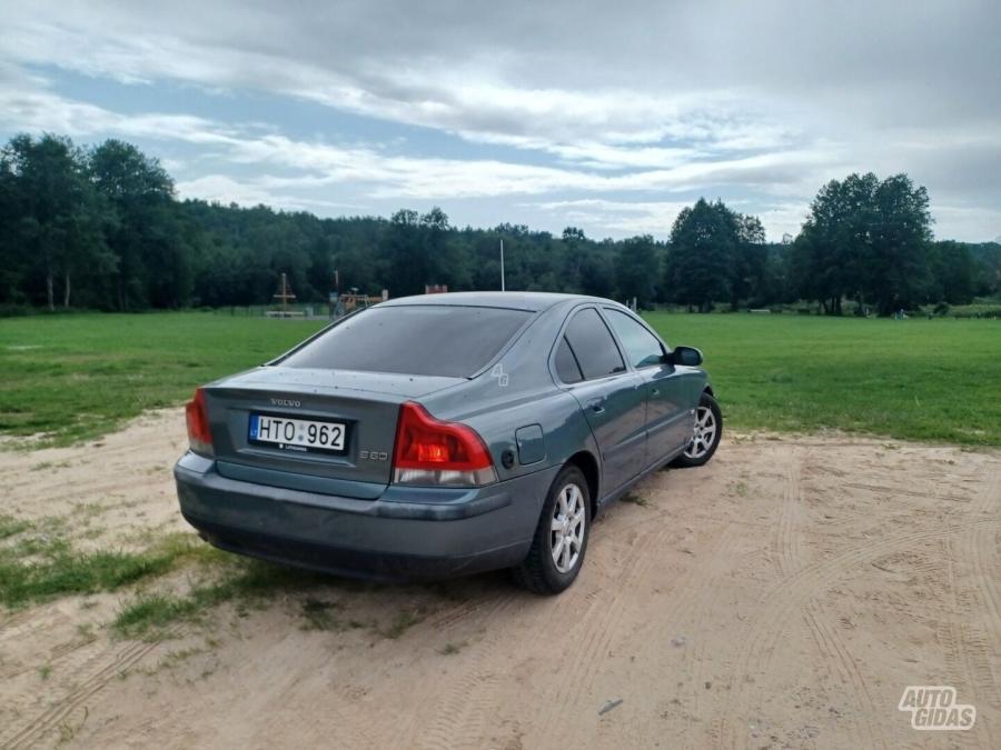 Volvo S60 2001 Viļņa, ar dzinēja tilpumu 2.40 L un nobraukumu 400 tūkst. km par 1100 €, foto 3 vietnē AUTOMOTO.COM.LV