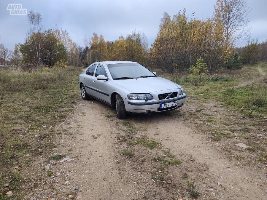 Вольво С60 2001 в Вильнюс, объемом двигателя 2.40 л и пробегом 290 тыс. км за 560 €, фото 1 на AUTOMOTO.COM.LV