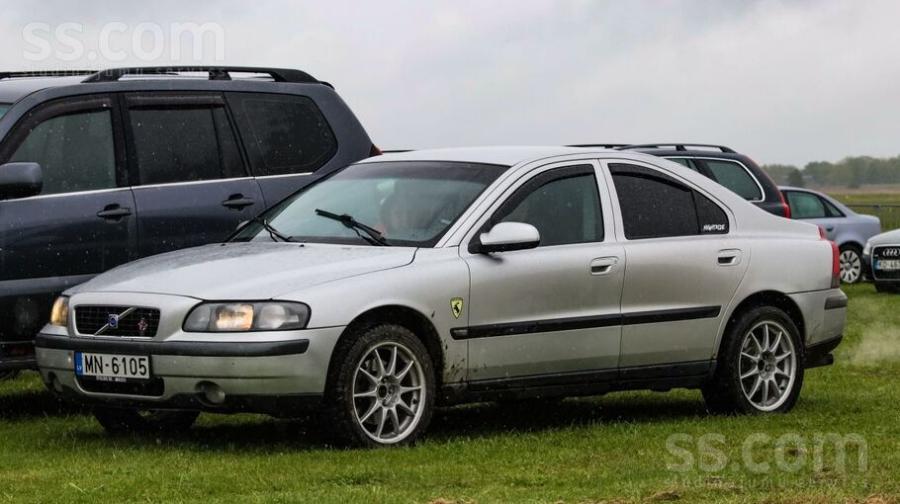 Volvo S60 2002 Rīga, ar dzinēja tilpumu 2.30 L un nobraukumu 417 tūkst. km par 19000 €, foto 1 vietnē AUTOMOTO.COM.LV