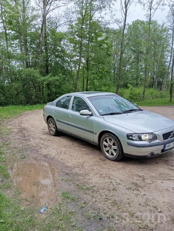 Volvo S60 2002 in Balvi, with an engine capacity of 2.40 L and mileage of 307 thousand km for 2250 €, photo 3 on AUTOMOTO.COM.LV