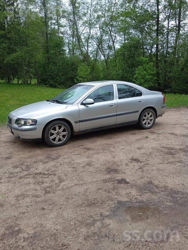 Volvo S60 2002 in Balvi, with an engine capacity of 2.40 L and mileage of 307 thousand km for 2250 €, photo 4 on AUTOMOTO.COM.LV