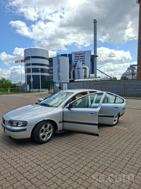 Volvo S60 2002 in Jelgava, with an engine capacity of 2.40 L and mileage of 365 thousand km for 1100 €, photo 2 on AUTOMOTO.COM.LV