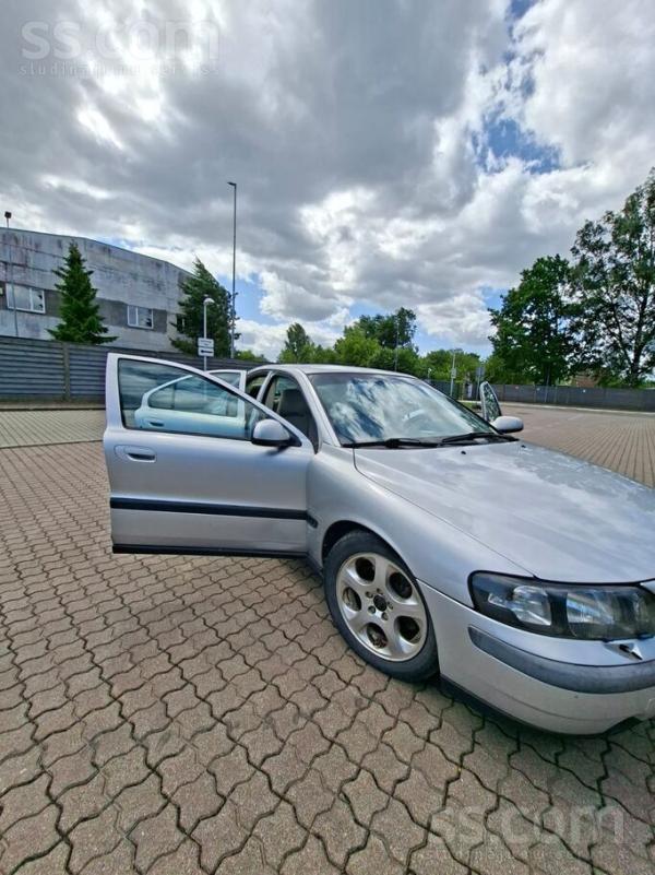 Volvo S60 2002 in Jelgava, with an engine capacity of 2.40 L and mileage of 365 thousand km for 1100 €, photo 3 on AUTOMOTO.COM.LV