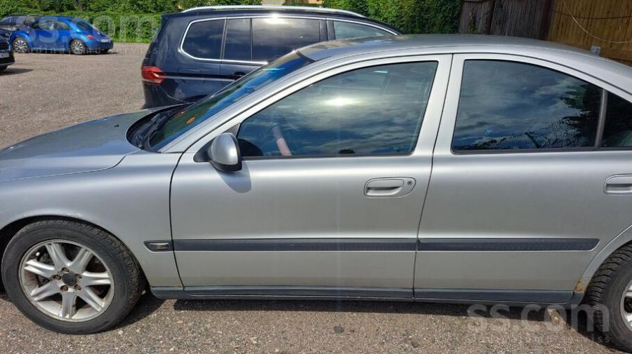 Volvo S60 2002 Rīga, ar dzinēja tilpumu 2.40 L un nobraukumu 268 tūkst. km par 500 €, foto 2 vietnē AUTOMOTO.COM.LV