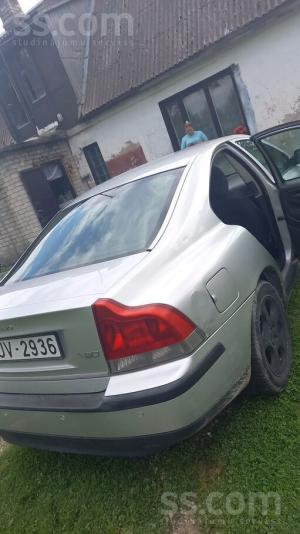 Volvo S60 2002 in Jelgava, with an engine capacity of 2.40 L and mileage of 0 thousand km for 1100 €, photo 2 on AUTOMOTO.COM.LV