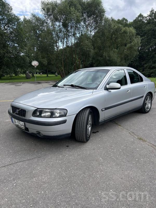 Volvo S60 2002 in Riga, with an engine capacity of 2.40 L and mileage of 403 thousand km for 1150 €, photo 1 on AUTOMOTO.COM.LV