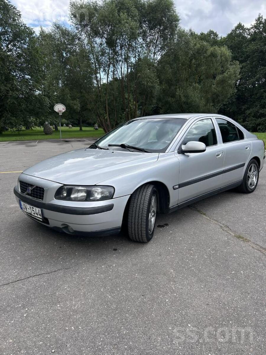 Volvo S60 2002 in Riga, with an engine capacity of 2.40 L and mileage of 403 thousand km for 1150 €, photo 1 on AUTOMOTO.COM.LV