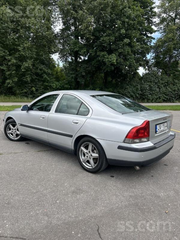 Volvo S60 2002 in Riga, with an engine capacity of 2.40 L and mileage of 403 thousand km for 1150 €, photo 2 on AUTOMOTO.COM.LV