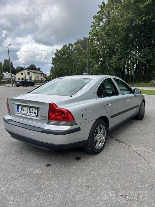 Volvo S60 2002 in Riga, with an engine capacity of 2.40 L and mileage of 403 thousand km for 1150 €, photo 3 on AUTOMOTO.COM.LV