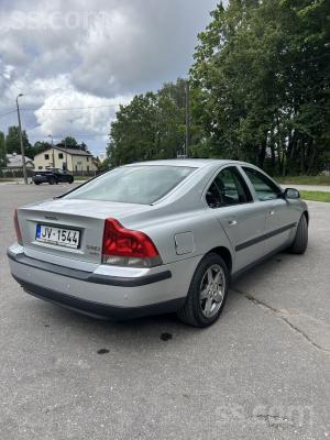 Volvo S60 2002 in Riga, with an engine capacity of 2.40 L and mileage of 403 thousand km for 1150 €, photo 3 on AUTOMOTO.COM.LV