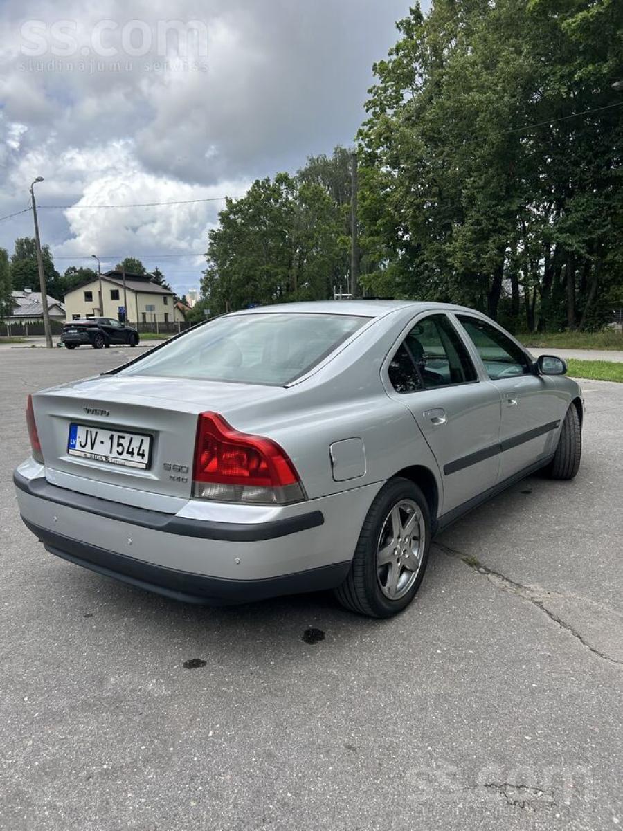 Volvo S60 2002 in Riga, with an engine capacity of 2.40 L and mileage of 403 thousand km for 1150 €, photo 3 on AUTOMOTO.COM.LV
