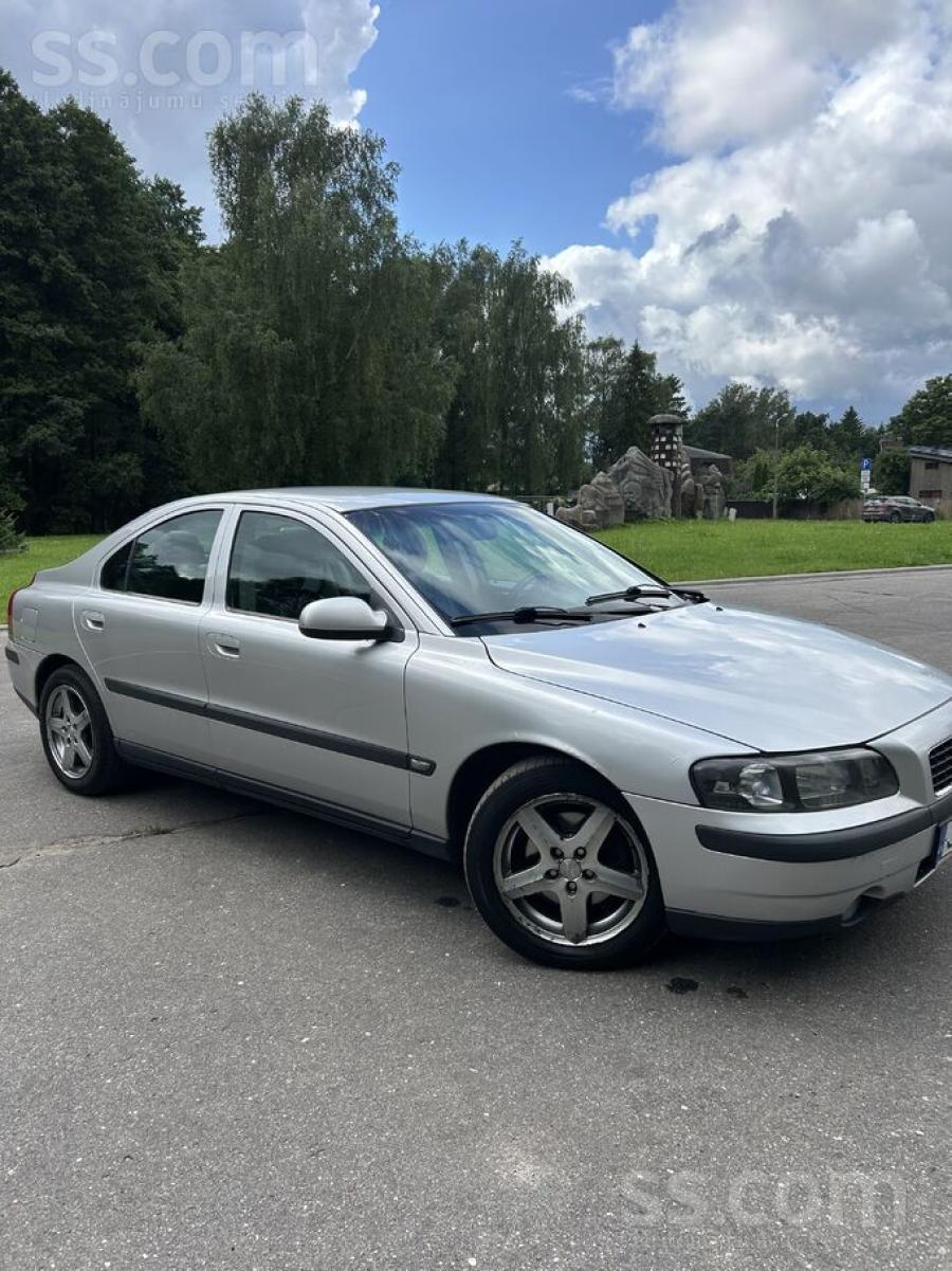 Volvo S60 2002 in Riga, with an engine capacity of 2.40 L and mileage of 403 thousand km for 1150 €, photo 4 on AUTOMOTO.COM.LV
