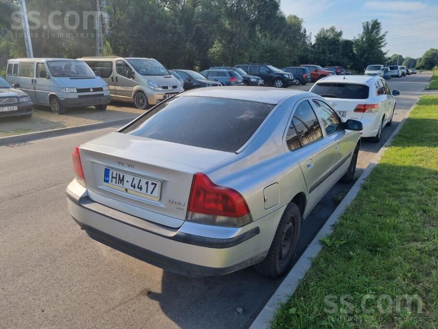 Volvo S60 2002 in Riga, with an engine capacity of 2.40 L and mileage of 314 thousand km for 1100 €, photo 2 on AUTOMOTO.COM.LV