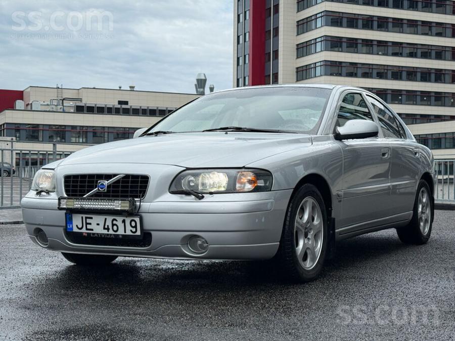 Volvo S60 2002 in Riga, with an engine capacity of 2.40 L and mileage of 305 thousand km for 1950 €, photo 2 on AUTOMOTO.COM.LV