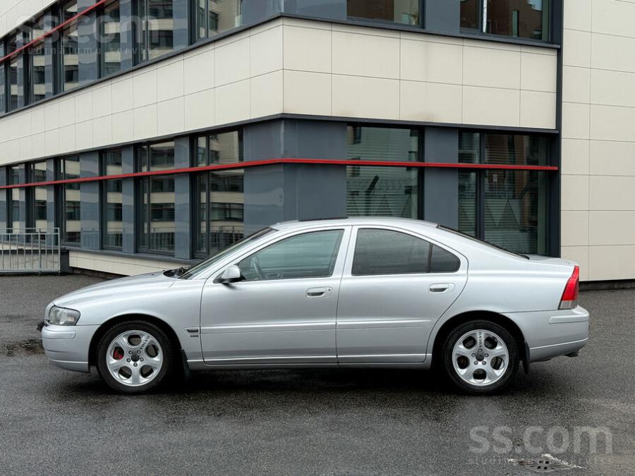 Volvo S60 2002 in Riga, with an engine capacity of 2.40 L and mileage of 305 thousand km for 1950 €, photo 6 on AUTOMOTO.COM.LV