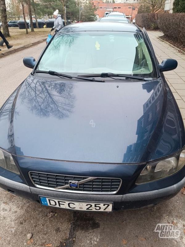 Volvo S60 2002 in Vilnius, with an engine capacity of 2.40 L and mileage of 308 thousand km for 850 €, photo 3 on AUTOMOTO.COM.LV