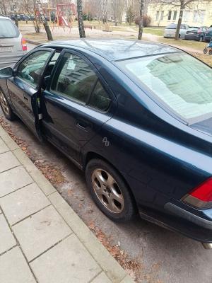 Volvo S60 2002 in Vilnius, with an engine capacity of 2.40 L and mileage of 308 thousand km for 850 €, photo 10 on AUTOMOTO.COM.LV