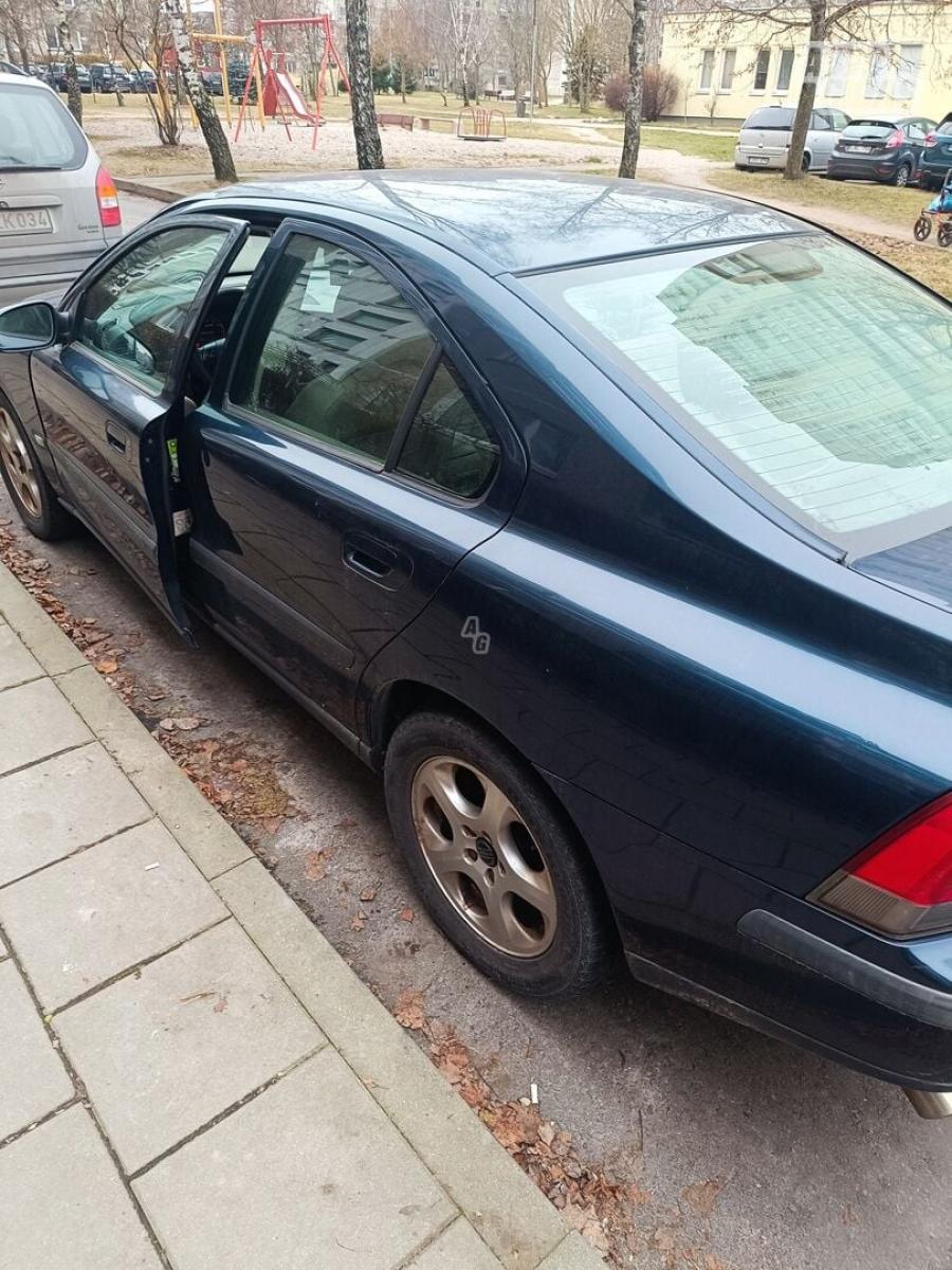 Volvo S60 2002 in Vilnius, with an engine capacity of 2.40 L and mileage of 308 thousand km for 850 €, photo 10 on AUTOMOTO.COM.LV